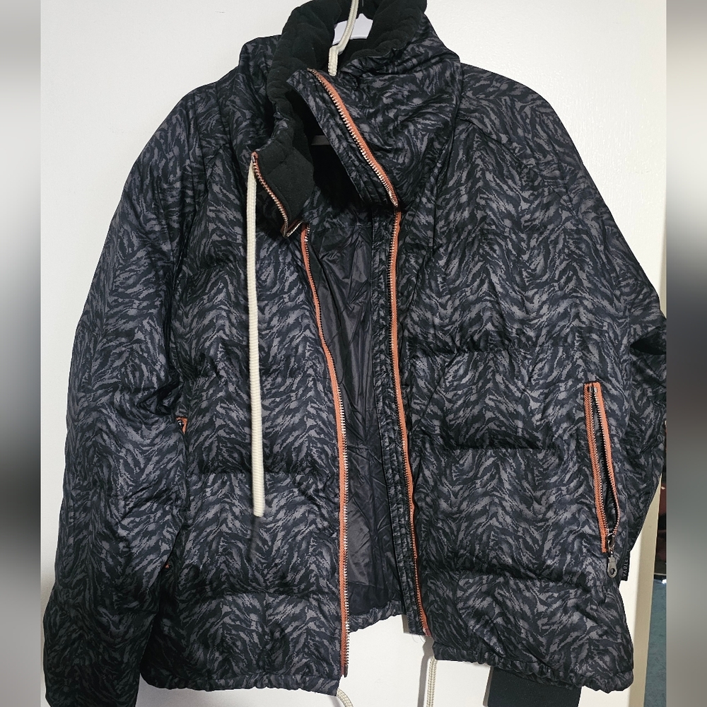 Varley Granville Puffer Jacket Dark Mono Zebra Size U… - Gem